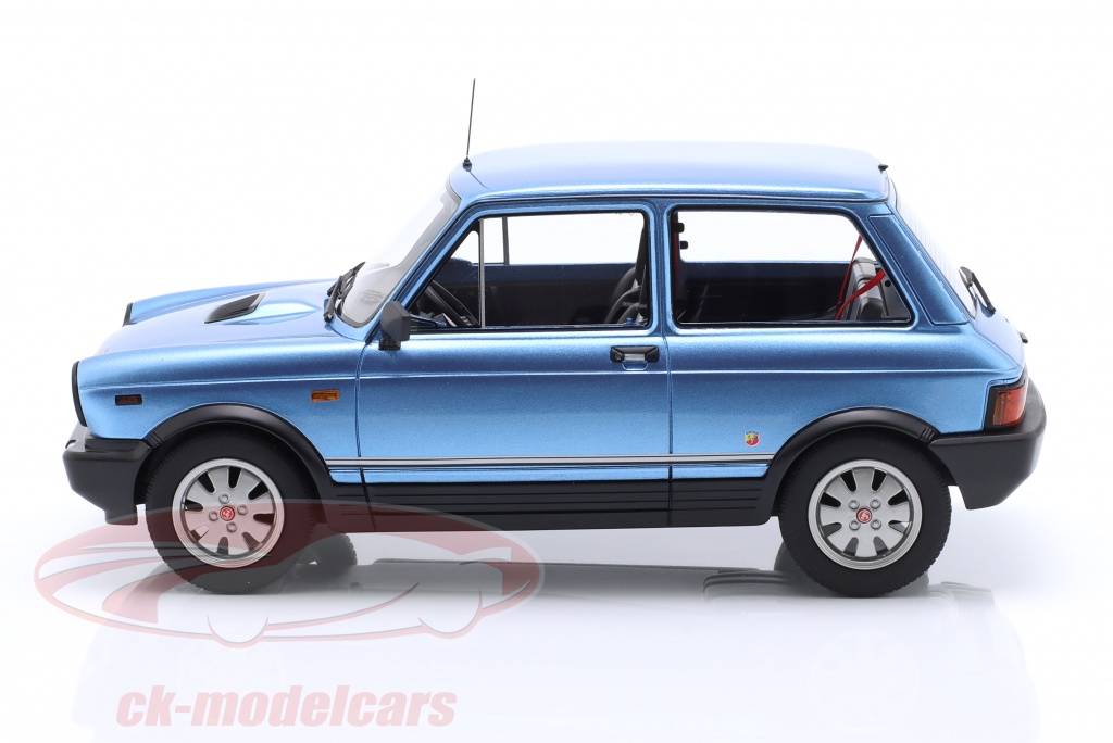 MAXIMA Scale Model 1:18 Autobianchi A112 Abarth VII-Series 1984 bleu clair métallique MAXIMA ...