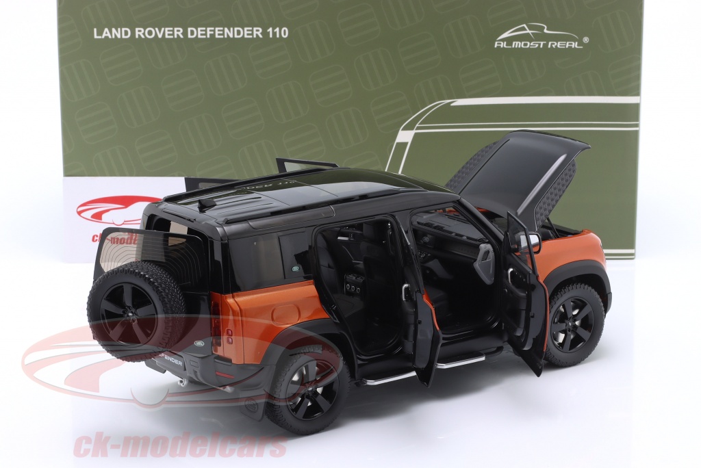 Almost Real 1:18 Land Rover Defender 110 建設年 2020 オレンジ / 黒 ALM810813 ...