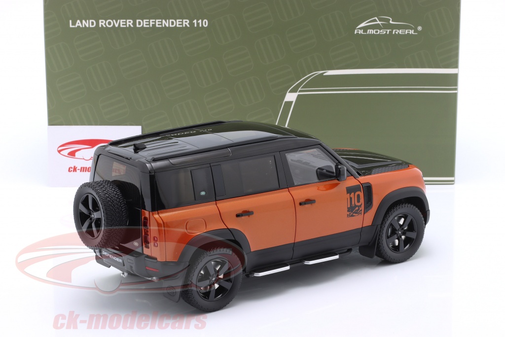 Almost Real 1:18 Land Rover Defender 110 建設年 2020 オレンジ / 黒 ALM810813 ...