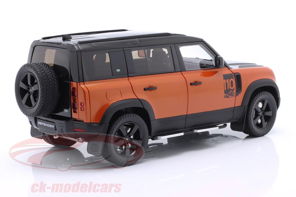 Almost Real 1:18 Land Rover Defender 110 建設年 2020 オレンジ / 黒 ALM810813 ...