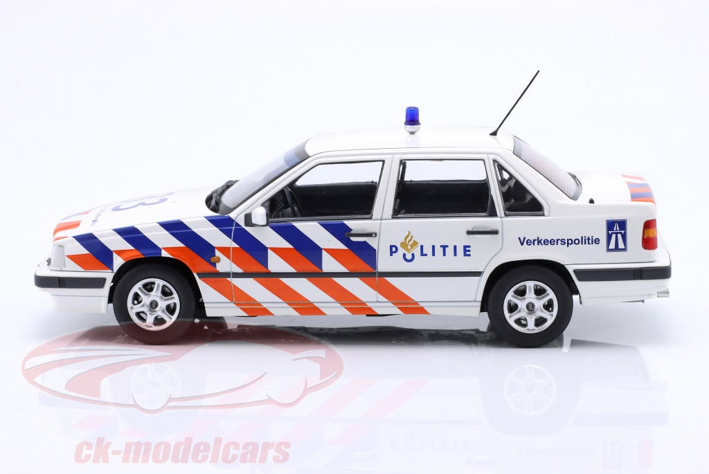 Triple9 1:18 Volvo 850 politie Nederland Bouwjaar 1993 wit / roodheid ...