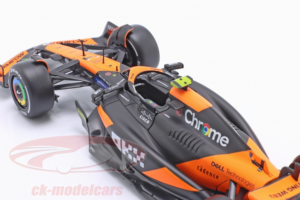 Bburago 1:24 L. Norris McLaren MCL38 #4 Sieger Miami GP Formel 1 2024 mit Figur 18-28040 #4 ...
