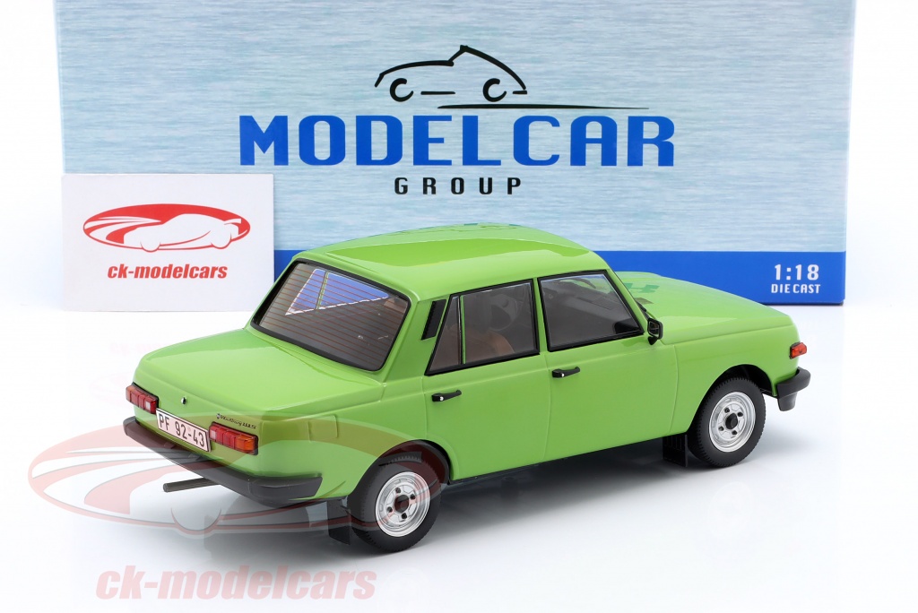 ModelCarGroup 1:18 Wartburg 353 Year 1985 green MCG18062 model car ...