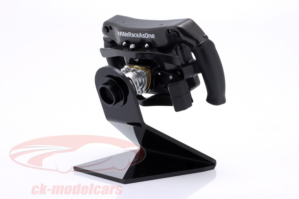 Minichamps 1:2 L. Hamilton Mercedes-AMG F1 W11 #44 Formula 1 World ...