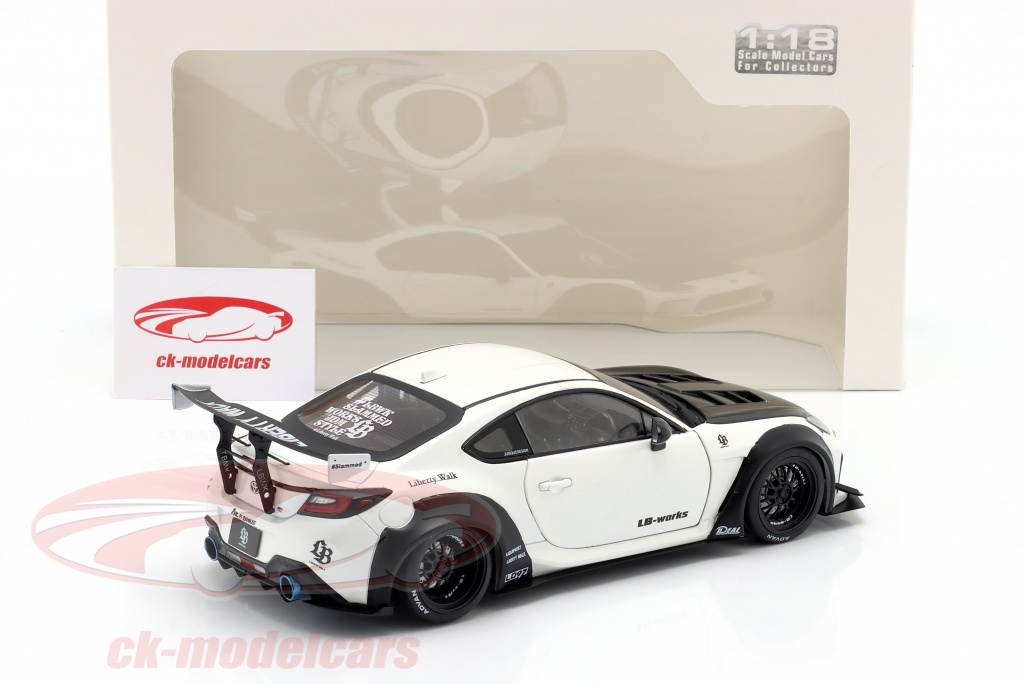 Solido 1:18 Toyota GR86 LBWK Body Kit 2024 パールホワイト S1813602 モデル 車 ...