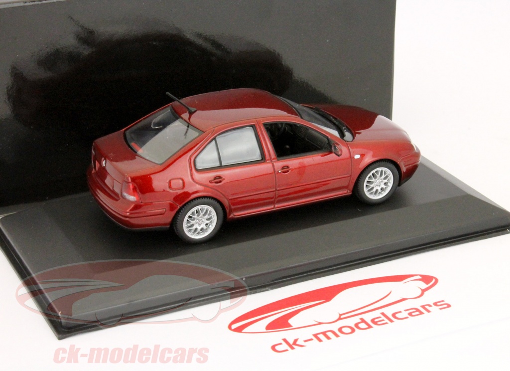 Minichamps 1:43 Volkswagen VW Bora red 8198223 model car 8198223