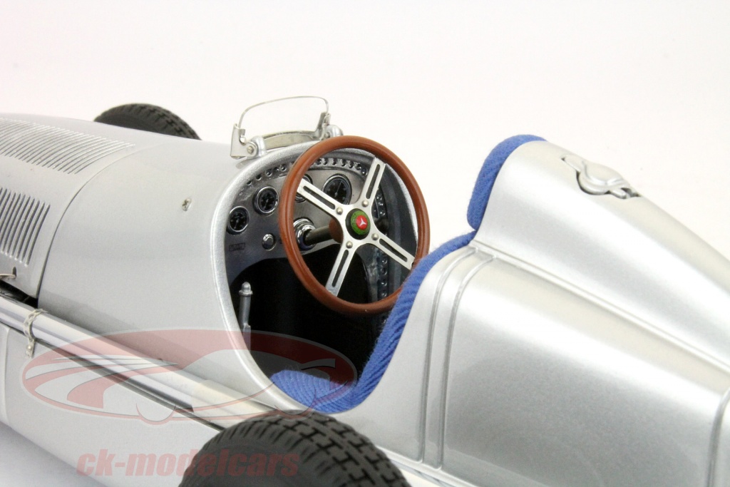CMC 1:18 Mercedes Benz W25 Silberpfeil Baujahr 1934 silber M-033 ...