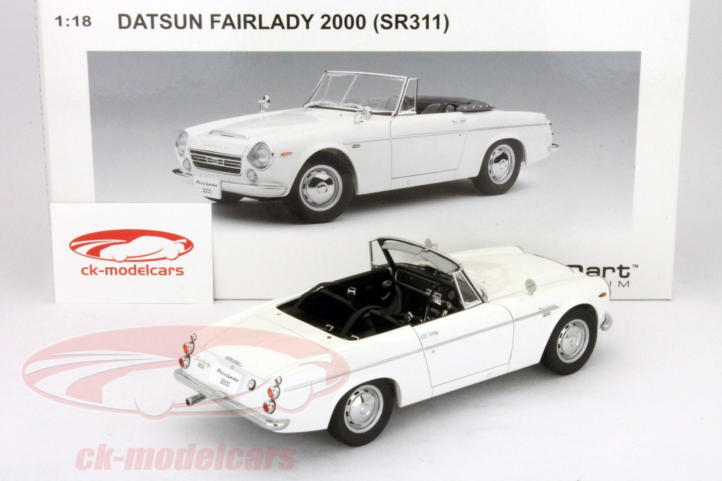 AUTOart 1:18 Datsun Fairlady 2000 (SR311) Baujahr 1967 weiß 77433 Modellauto 77433 674110774337