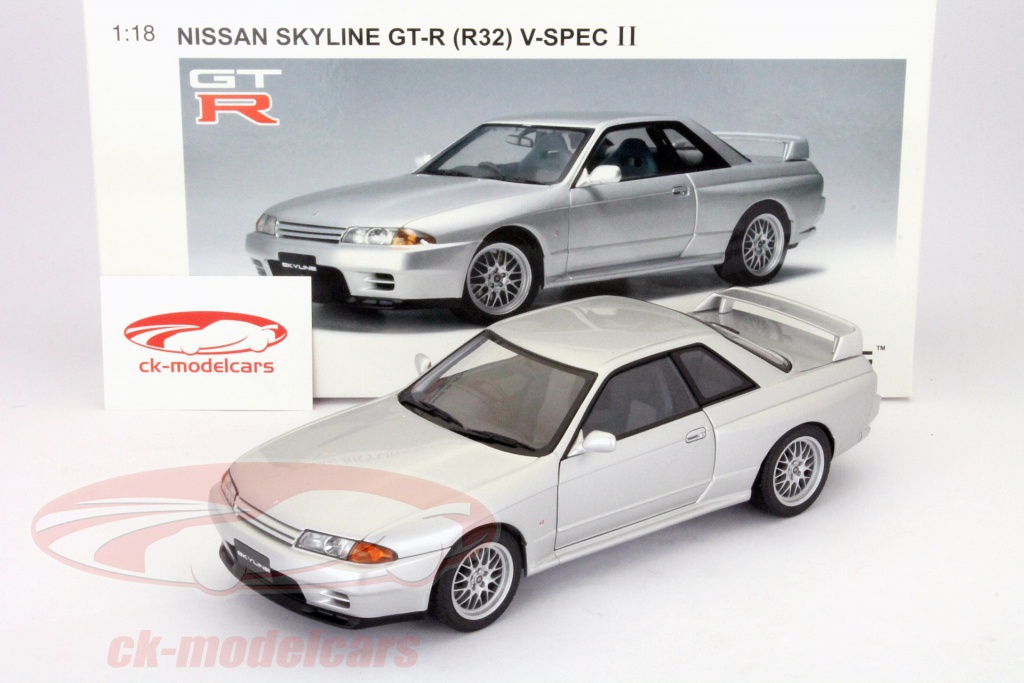AUTOart 1:18 Nissan Skyline GT-R (R32) V-Spec II RHD 築 1994 銀 77346 モデル 車 77346 674110773460