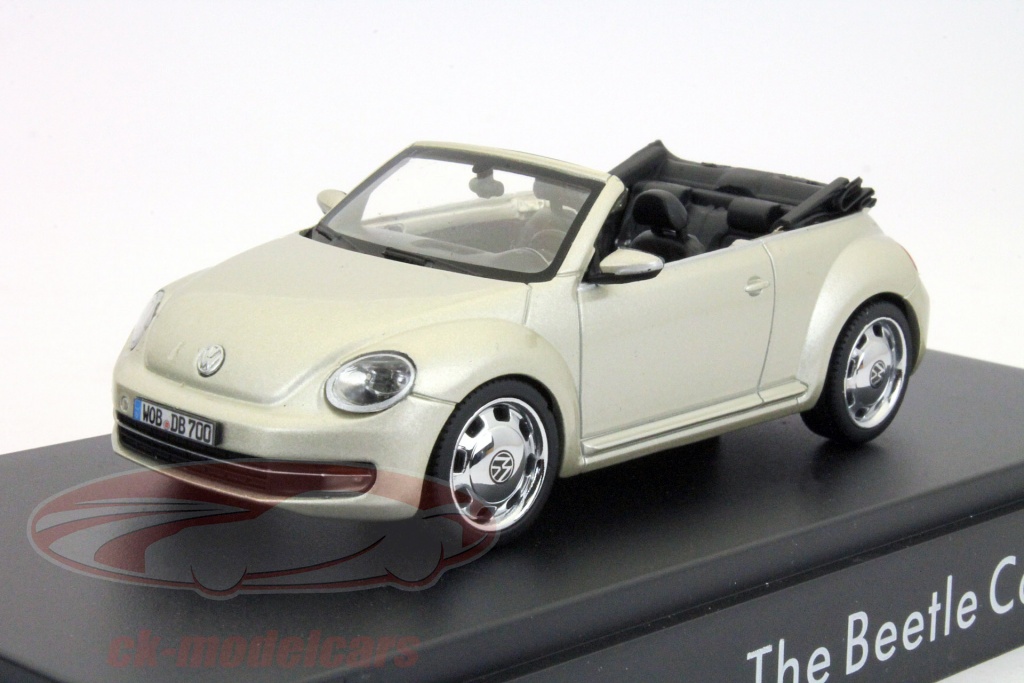 Schuco 1:43 フォルクスワーゲンのVWビートルカブリオレ2013年ベージュメタリック完成モデル モデル 車 4039378444846