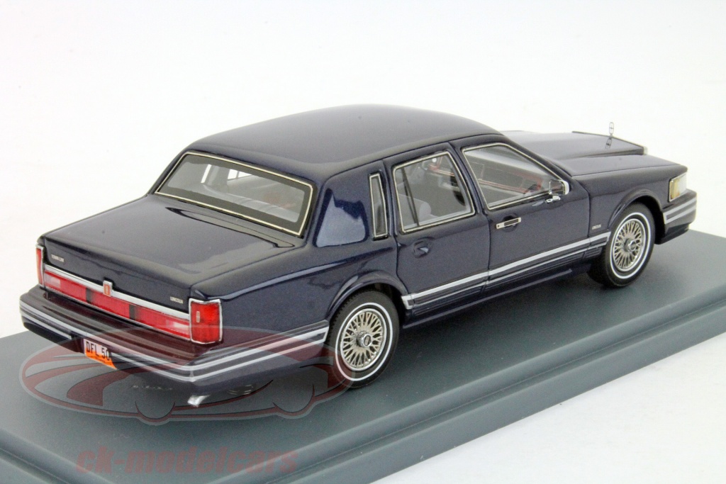 Neo 1:43 Lincoln Town Car dark blue metallic NEO45505 model car ...