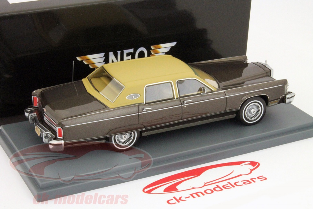Neo 1:43 Lincoln Continental Town Car braun NEO44421 Modellauto ...