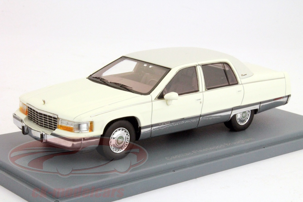 Neo 1:43 Cadillac Fleetwood Brougham cream 45570 model car 45570 00045570
