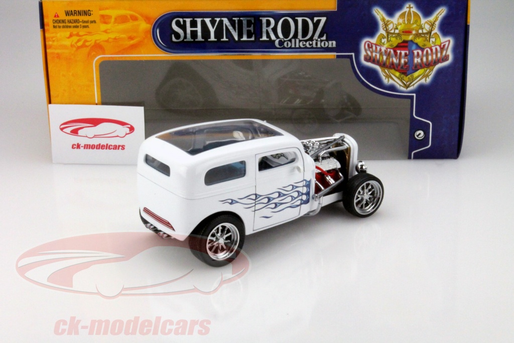 Yat Ming 1:18 Ford Model A Custom built in 1931 white with blue flames ...