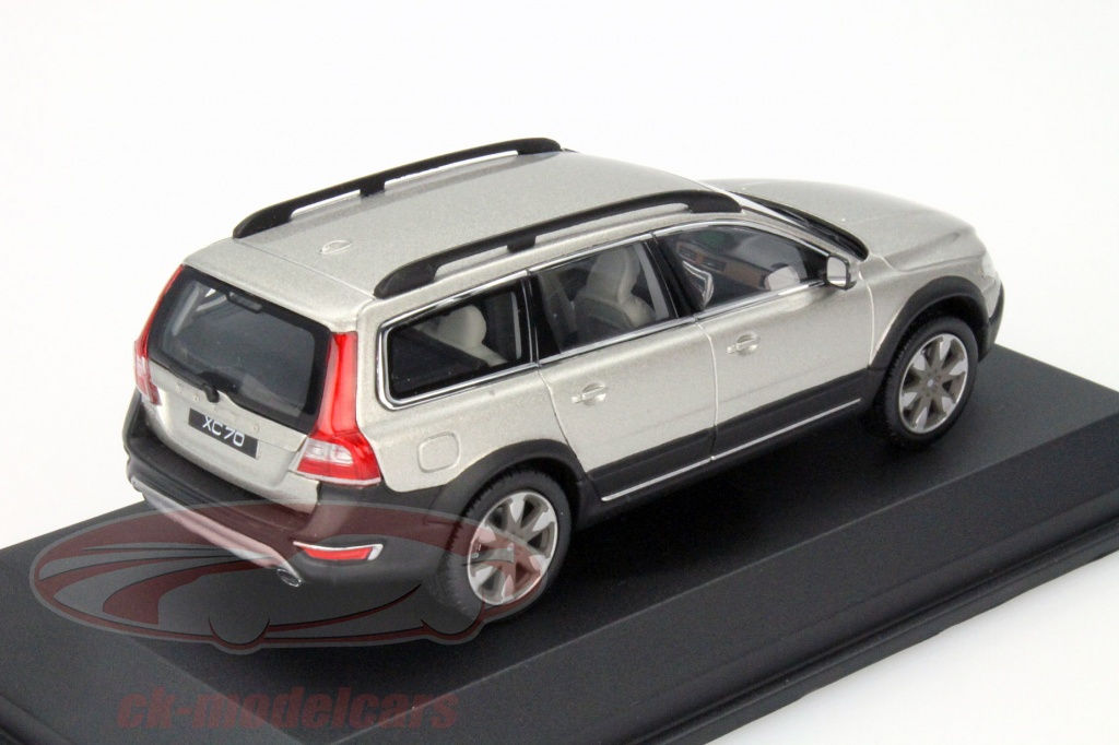 Norev 1:43 Volvo XC70 År 2013 sølv 870030 model bil 870030 3551098700305