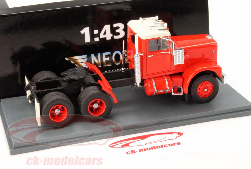 Neo 1:43 Diamond Reo Solozugmaschine Year 1971 red And white NEO45770 ...