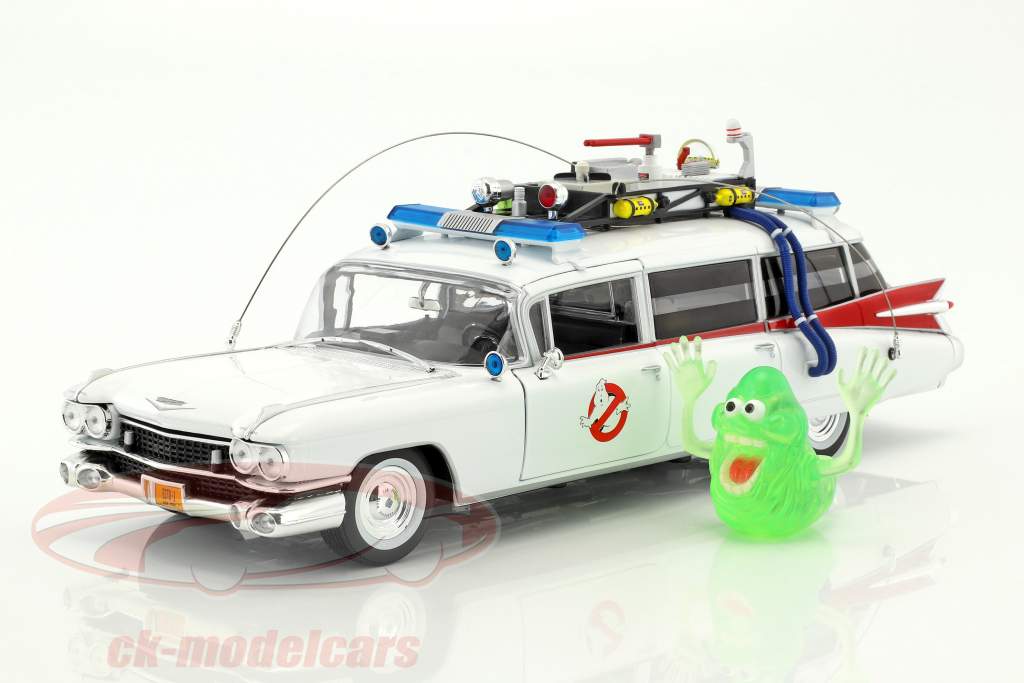 Ghost hunters for the showcase: Cadillac Ecto-1 in the format 1:18