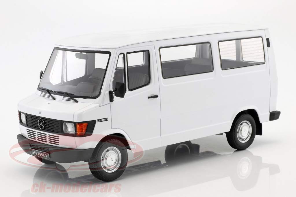 Throwback Thursday: The modelcars to the Mercedes-Benz 208