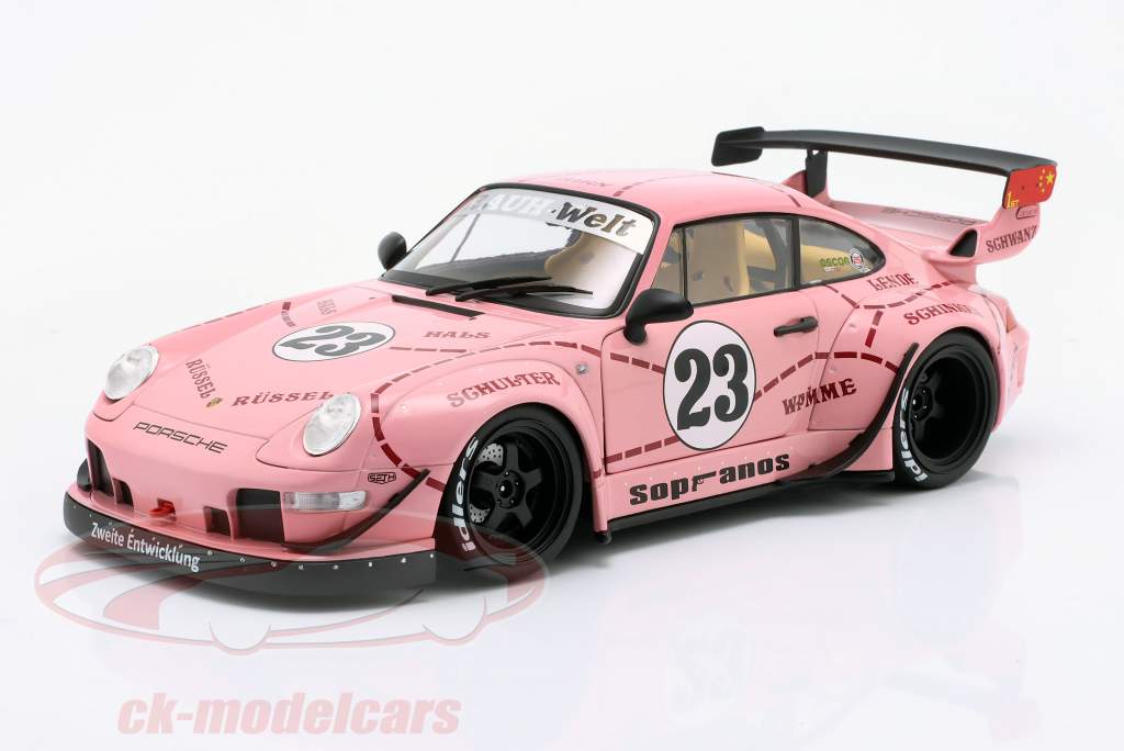A pink RWB-Porsche with Mafia touch